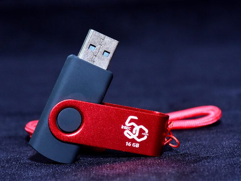 Memorias USB 16 GB – 50 Aniversario